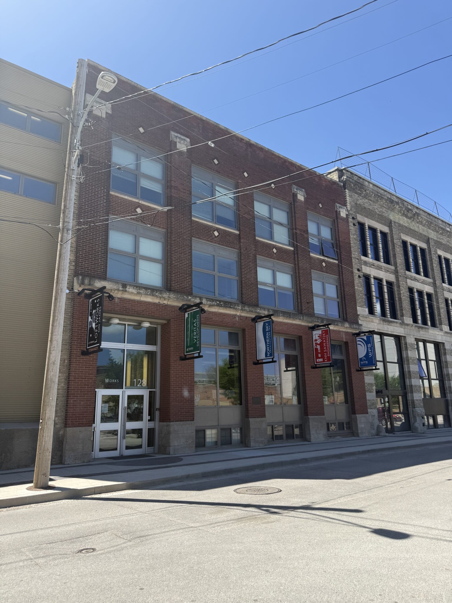 200 Portage Avenue - Capital Commercial Real Estate Services Inc.
